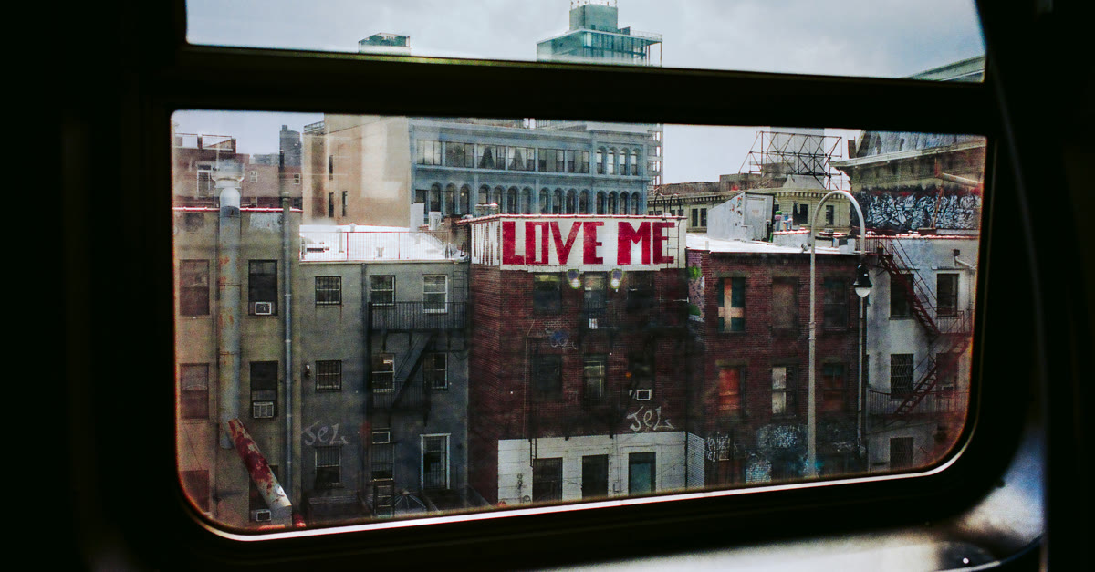 Paul Hepper mit der neuen Leica M6 in New York. | Leica Camera DE